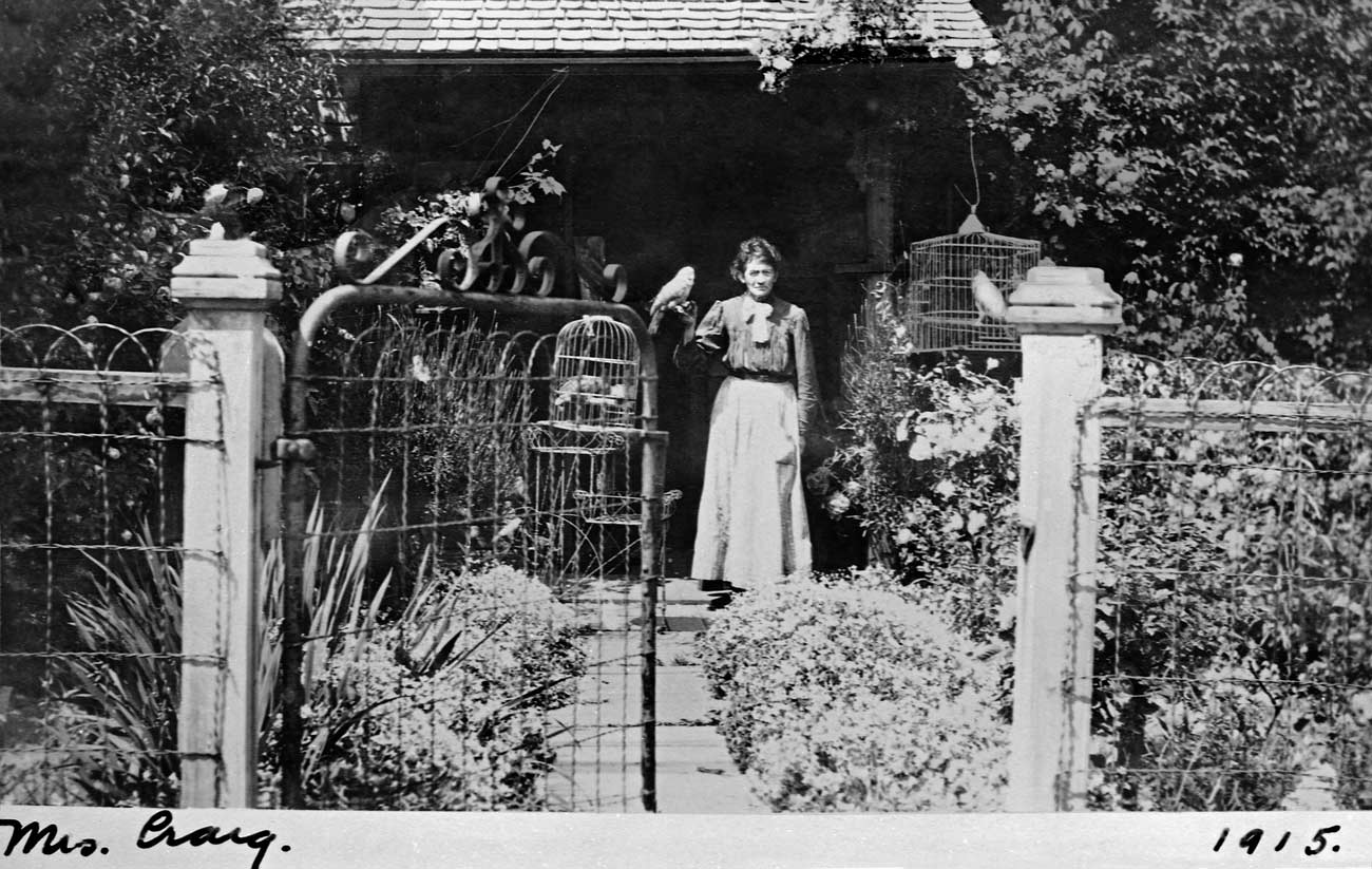 x-RJh-Mrs-Craig-parrotsWEB | Seattle Now & Then